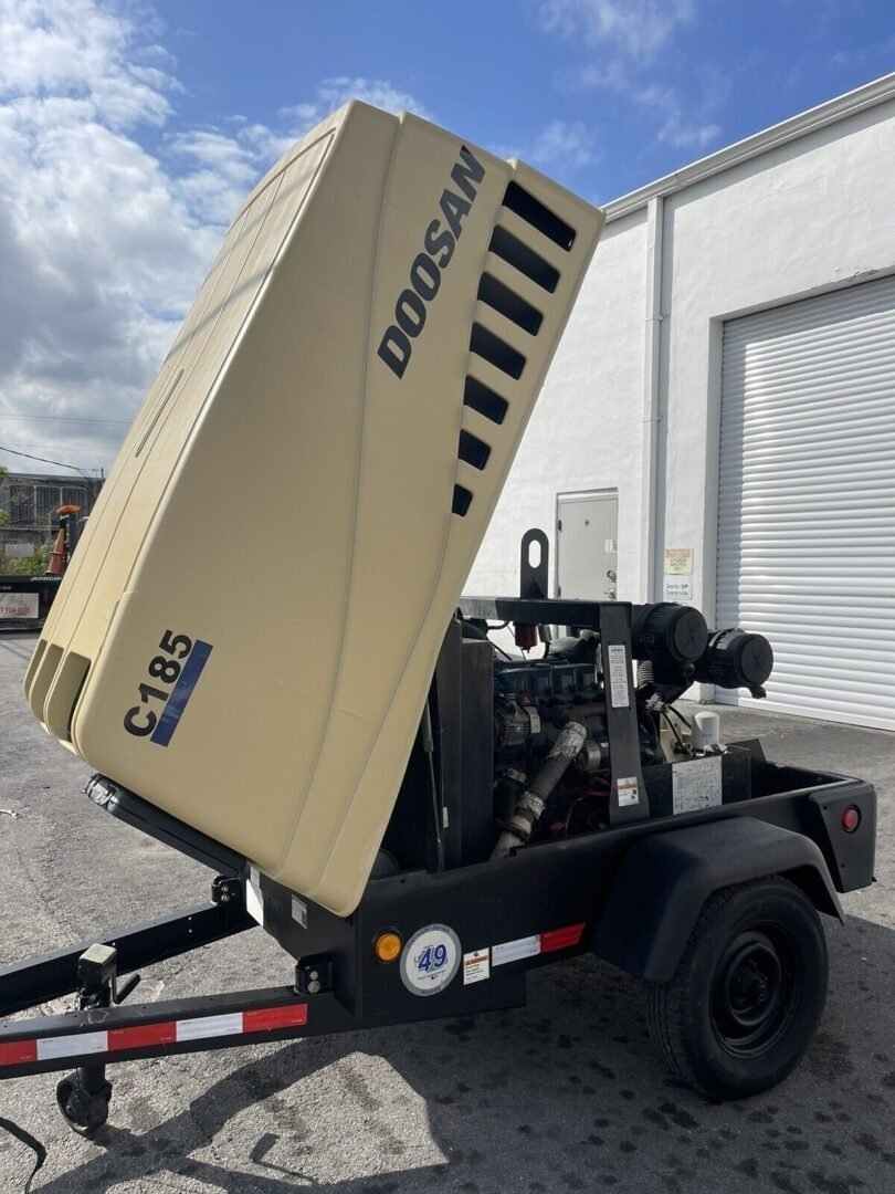 185 CFM DOOSAN 2014 diesel air compressor Powered by Kubota Diesel ...