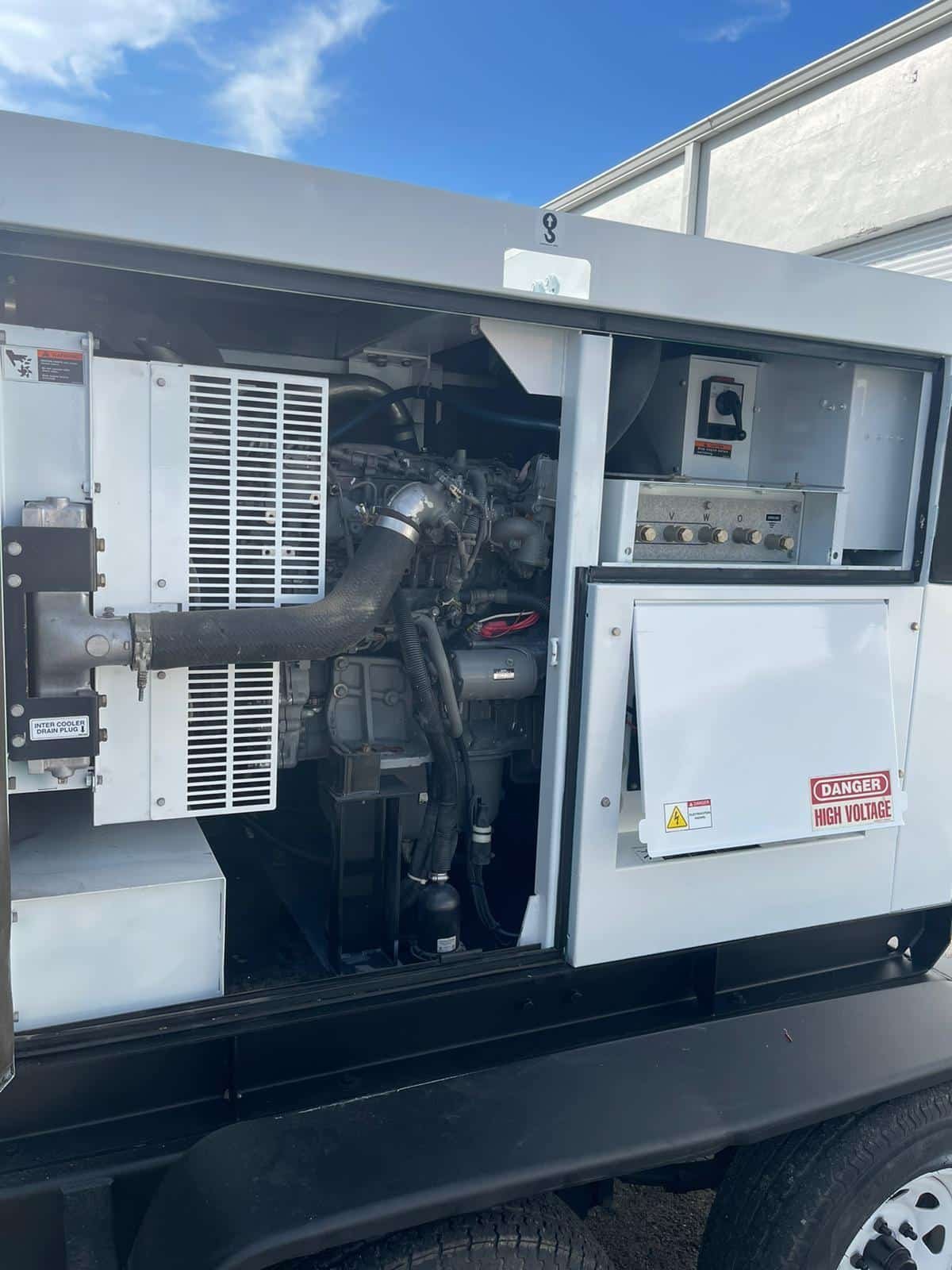 70 KVA Multiquip Whisperwatt Silent Diesel Generator Trailer Mounted ...