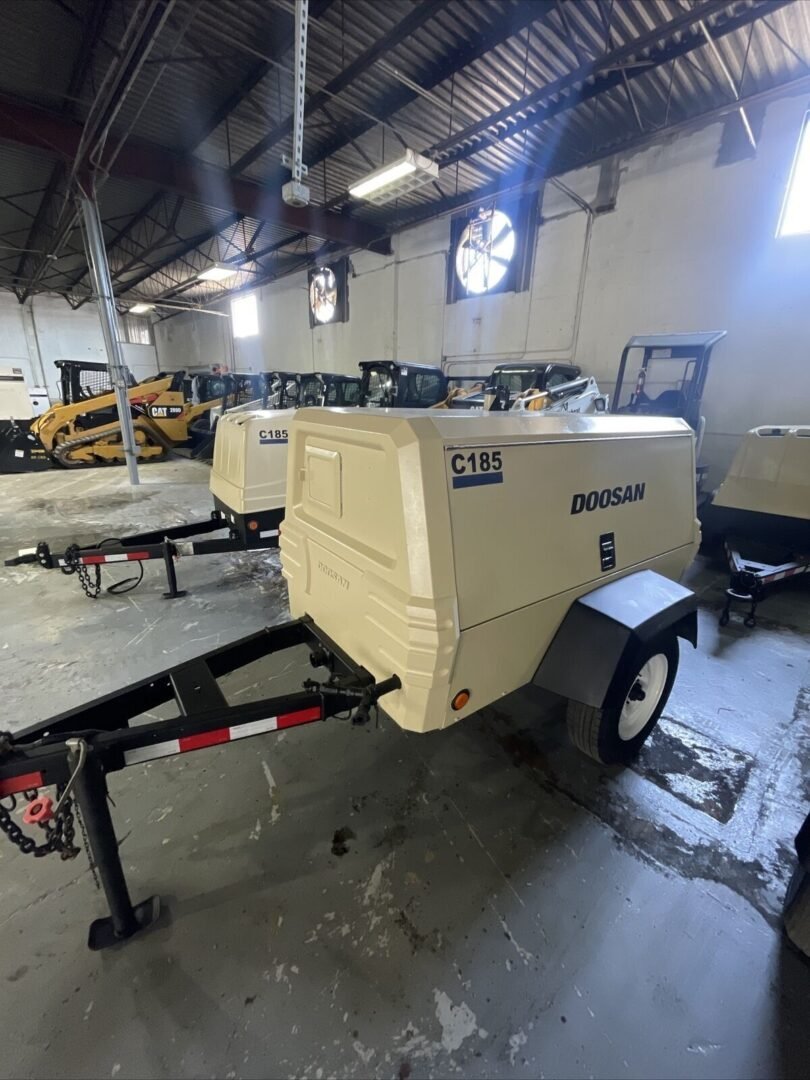185 CFM DOOSAN diesel air compressor Powered by john deere Diesel ...